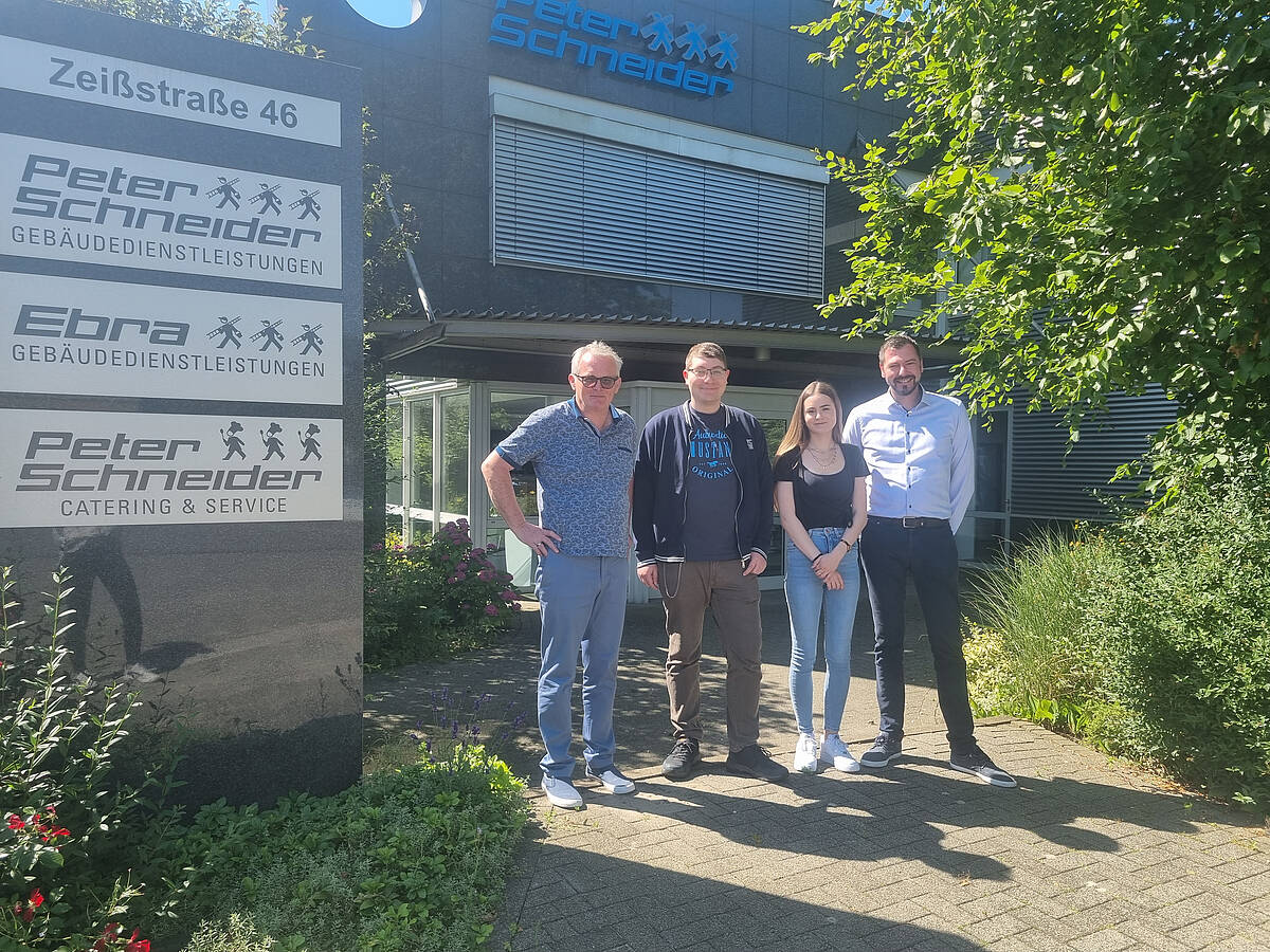 Erfolgreiche Ausbildung 2024 - Peter Schneider und Ebra Gebäudedienstleistungen